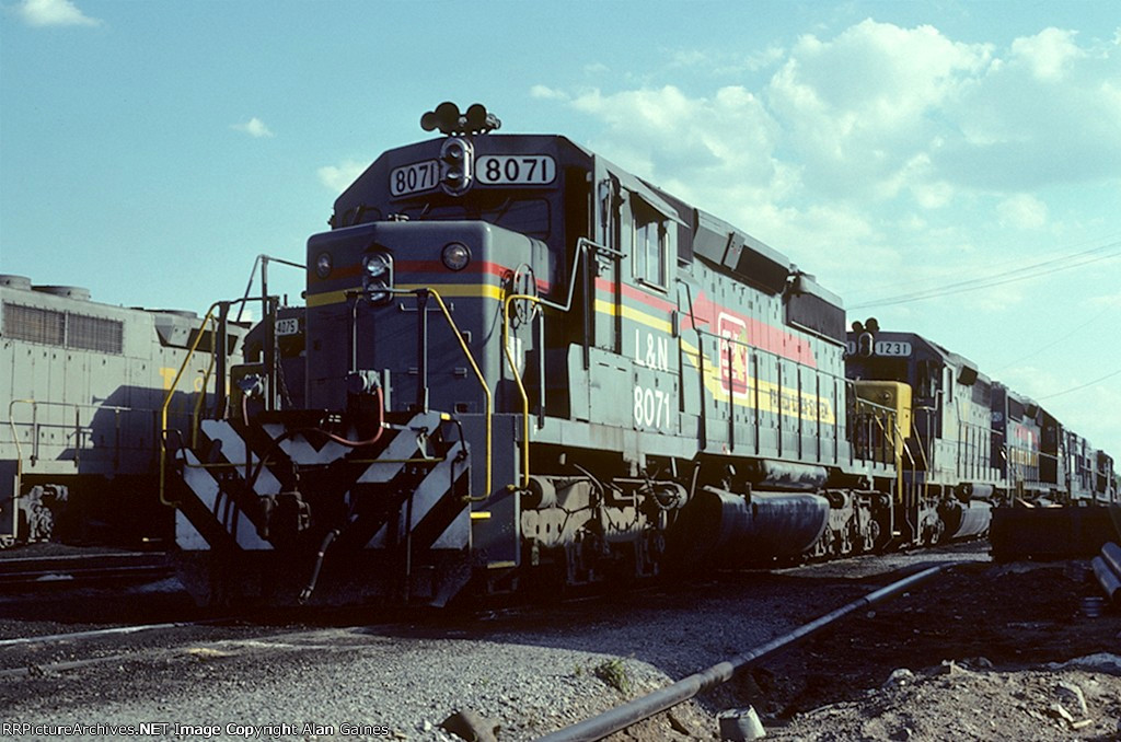 L&N SD40-2 8071